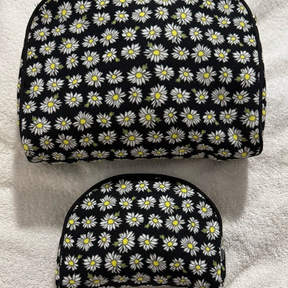 Enchante | Bags | Enchante Accessories Daisy Print Bag Set 2 Piece ...